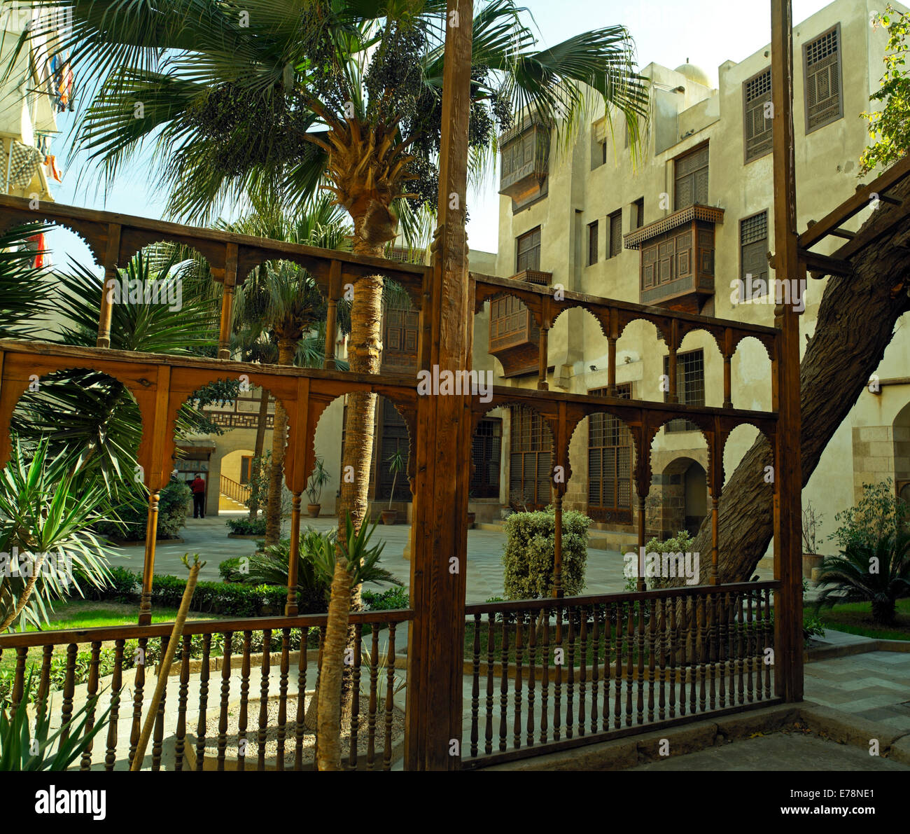 A Courtyard garden in a Cairo Fatimid mansion Stock Photo - Alamy