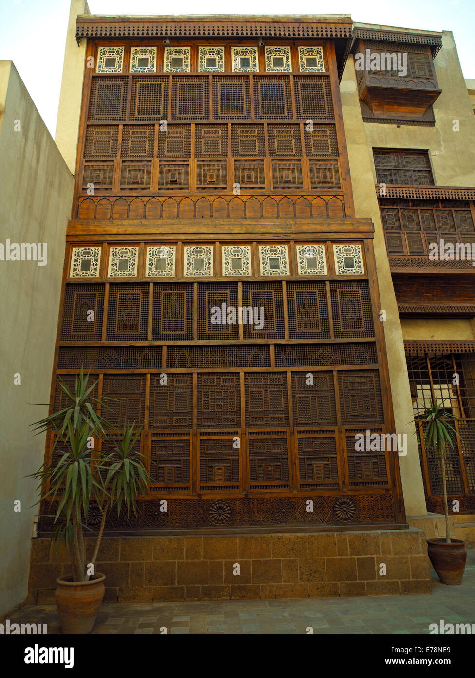 Wooden lattice windows in a Cairo Fatimid mansion Stock Photo - Alamy