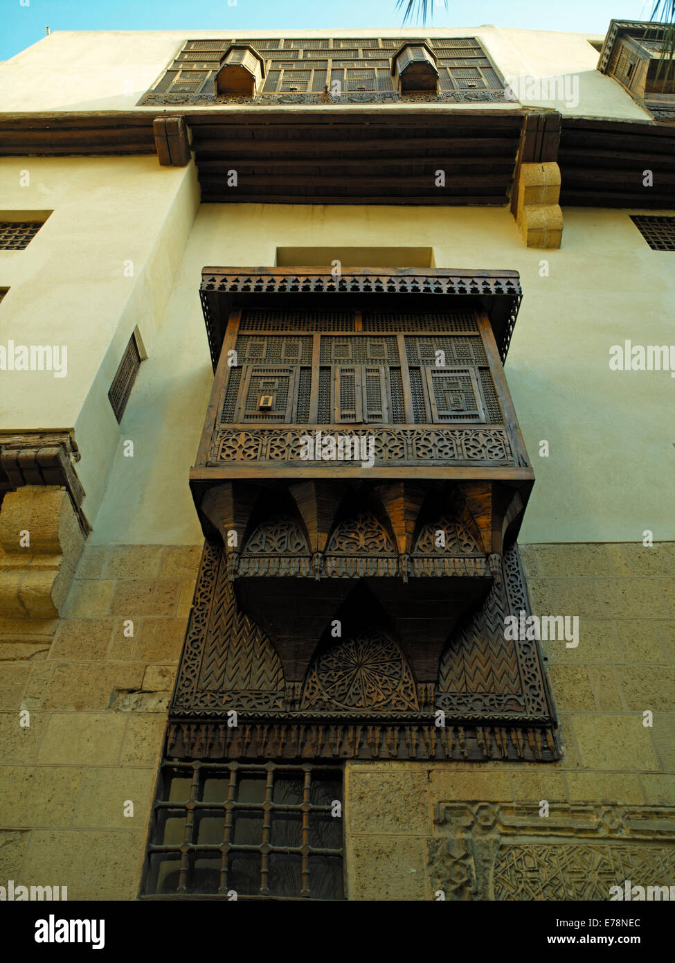 Wooden lattice windows in a Cairo Fatimid mansion Stock Photo - Alamy
