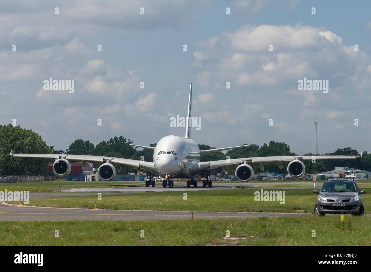 Airbus A380 flight test aircraft prepares for takeoff at Paris Air Show ...