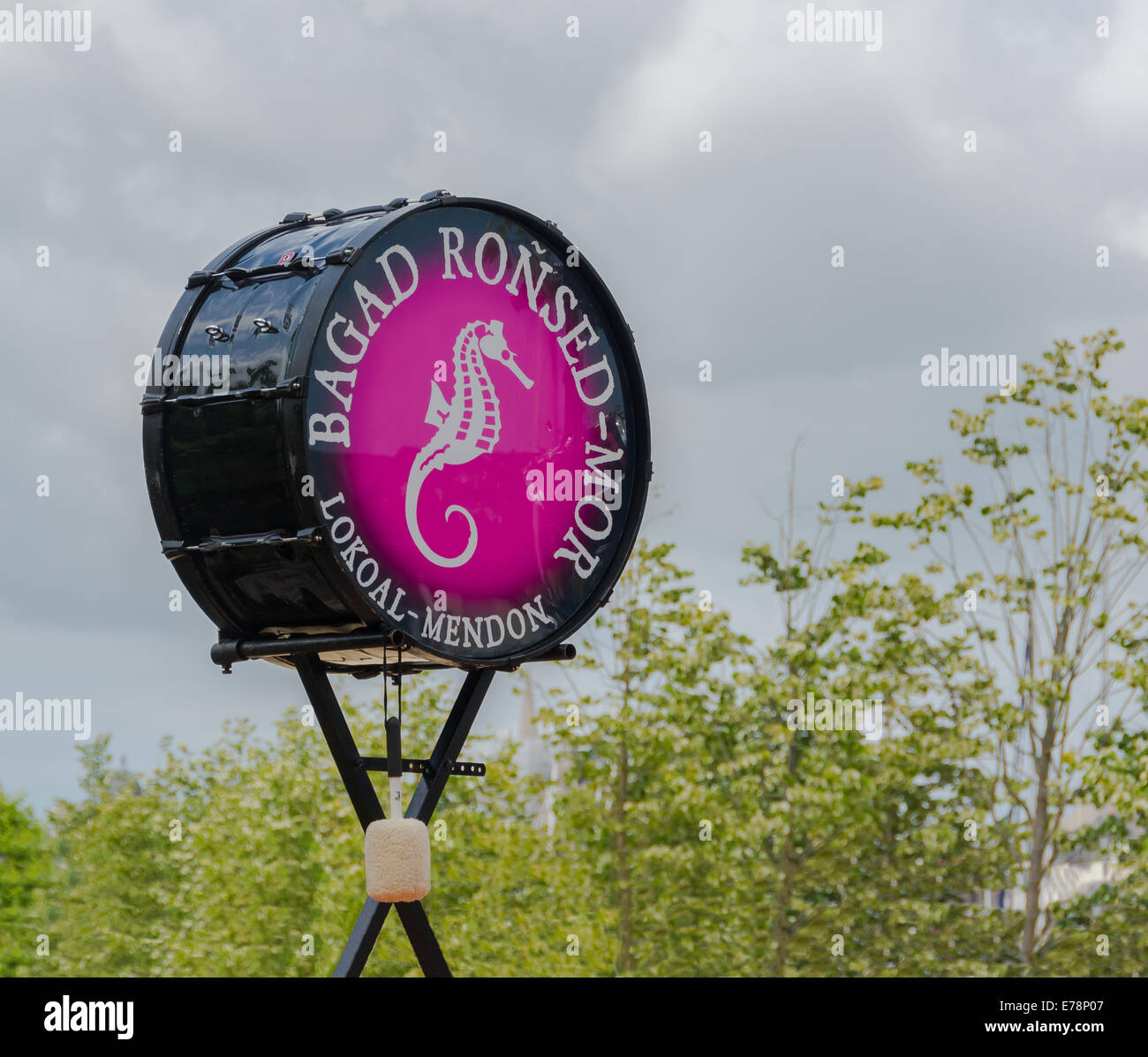 The marching bass drum of Bagad Ro,sed-Mor of Lokoal-Mendon, a key ...