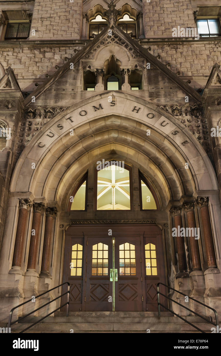 Customs House building at nighttime, Broadway street; Nashville ...