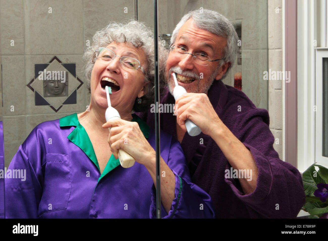 Smiling couple brushing teeth Stock Photo - Alamy