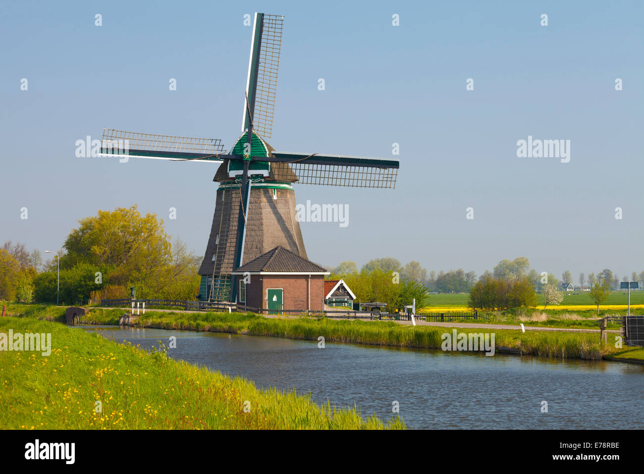 Windmill holland hi-res stock photography and images - Alamy
