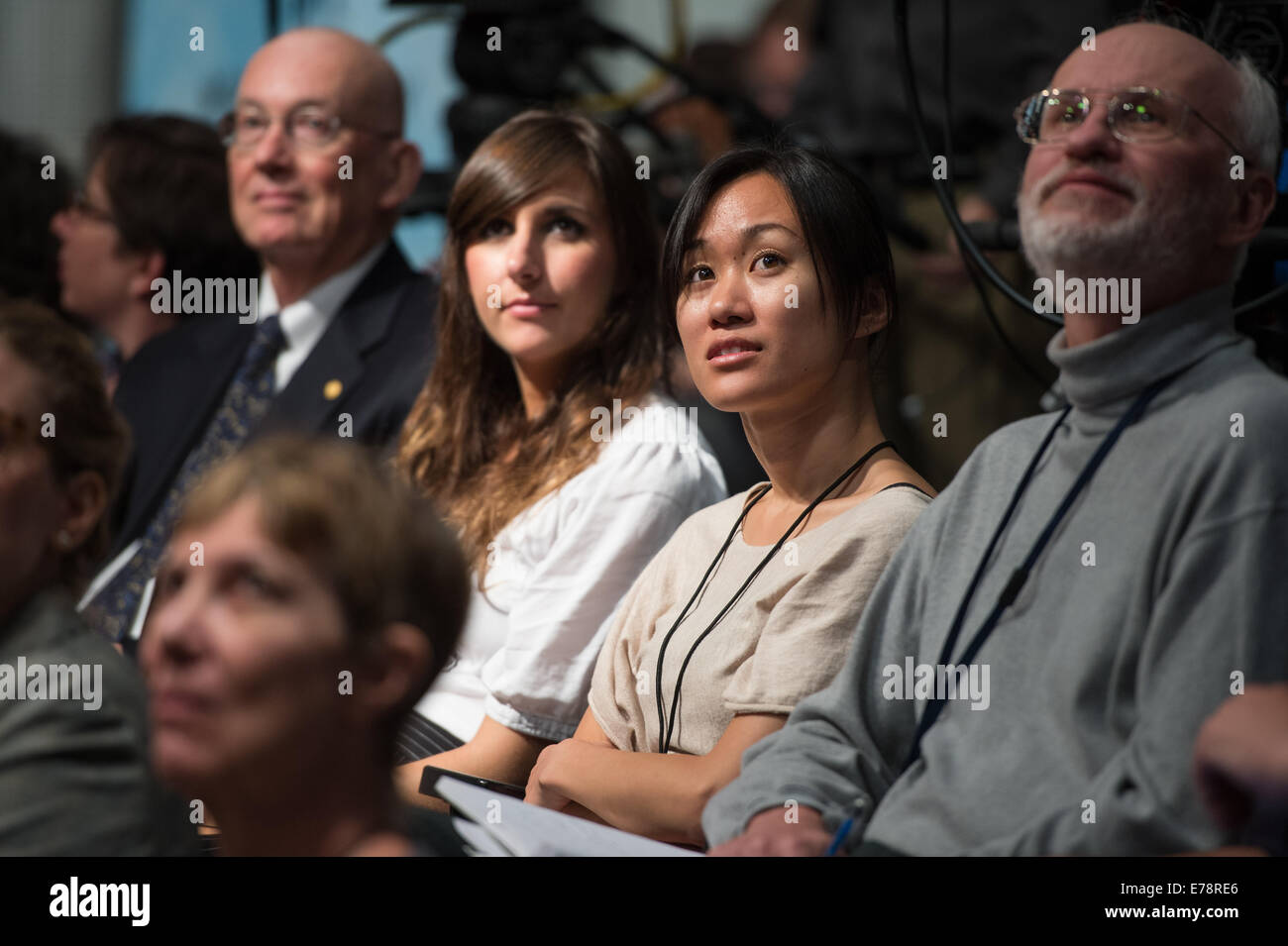 Audience members at NASA’s HQ in Washington, DC, view Voyager 2’s ...