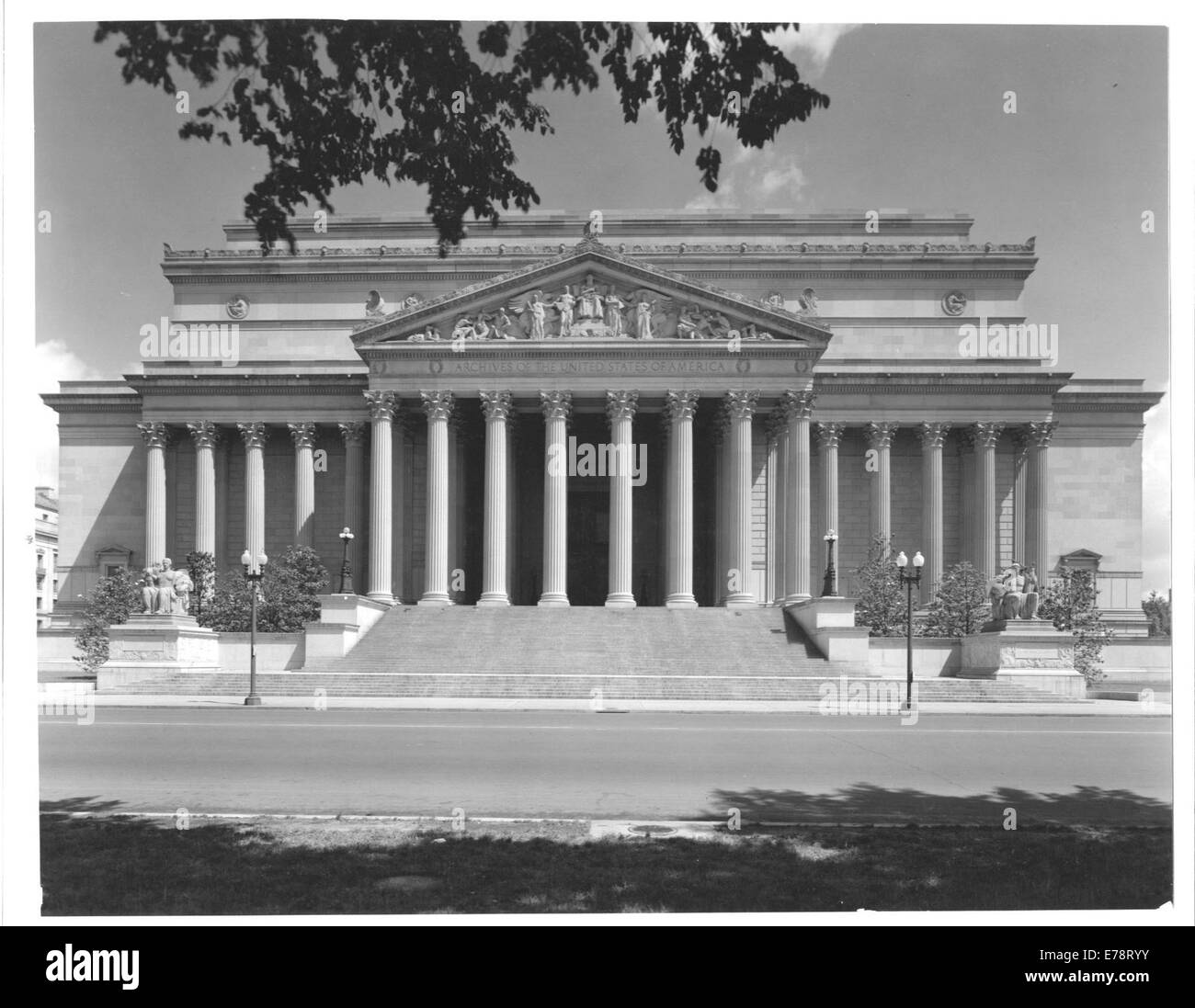 Constitution avenue entrance Black and White Stock Photos & Images - Alamy