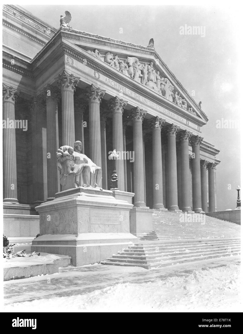 National archives building declaration Black and White Stock Photos ...