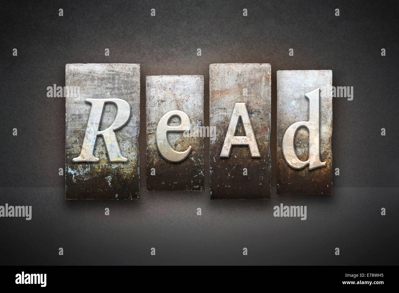 The word READ written in vintage letterpress type Stock Photo - Alamy