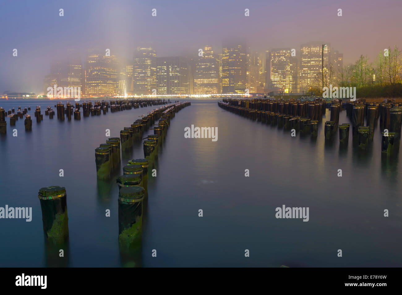 Manhattan in the mist as seen from Brooklyn Stock Photo - Alamy