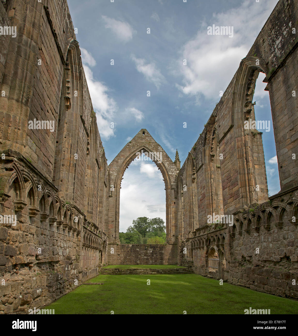 English ruined churches hi-res stock photography and images - Alamy