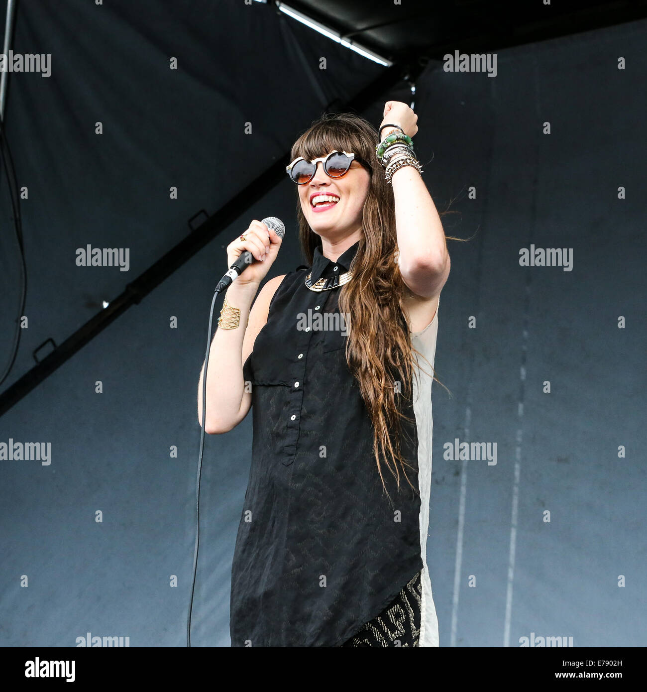Billboard music chart hi-res stock photography and images - Alamy