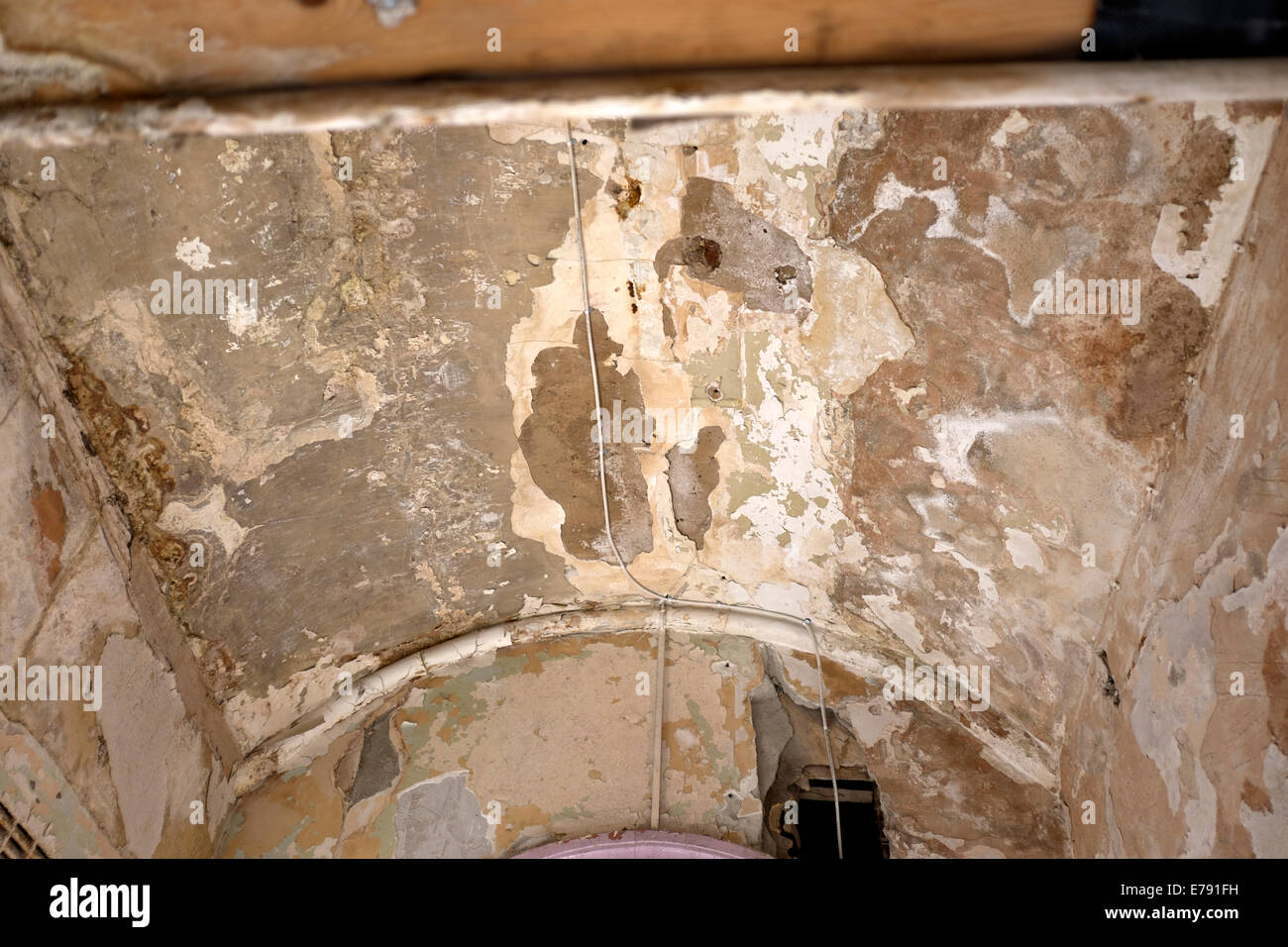 Peeling plaster hi-res stock photography and images - Alamy