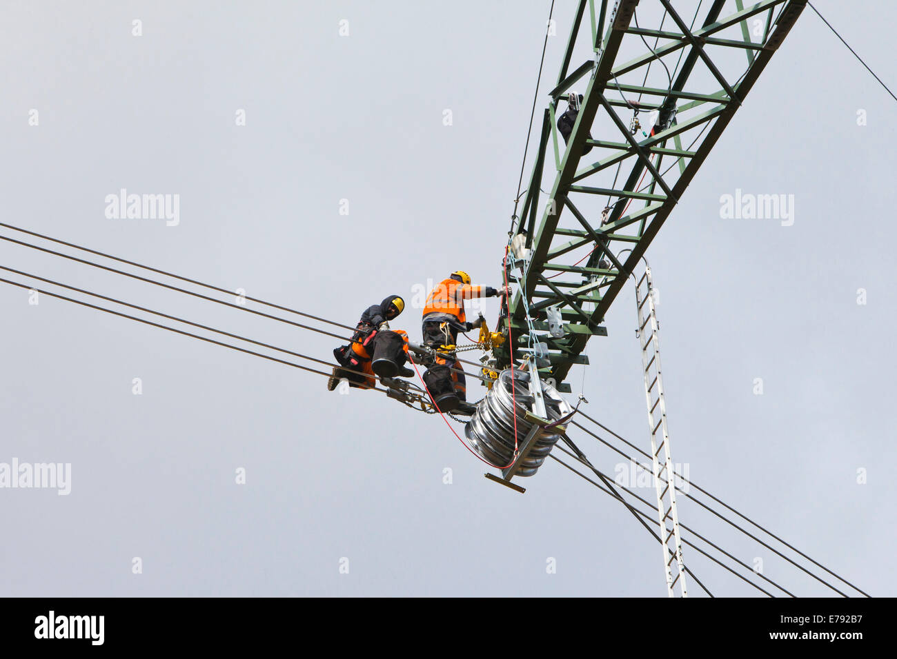 Overhead Transmission Cables Voltage at Brandy Foster blog