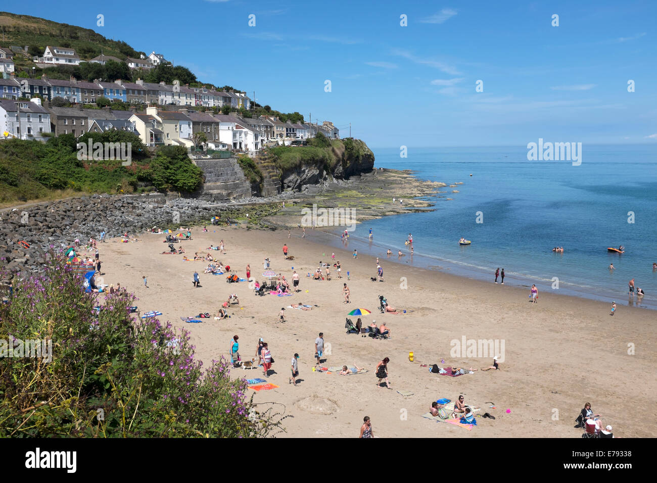 New Quay Wales Summer Time Busy Blue Sky Hot Holiday Stock Photo - Alamy