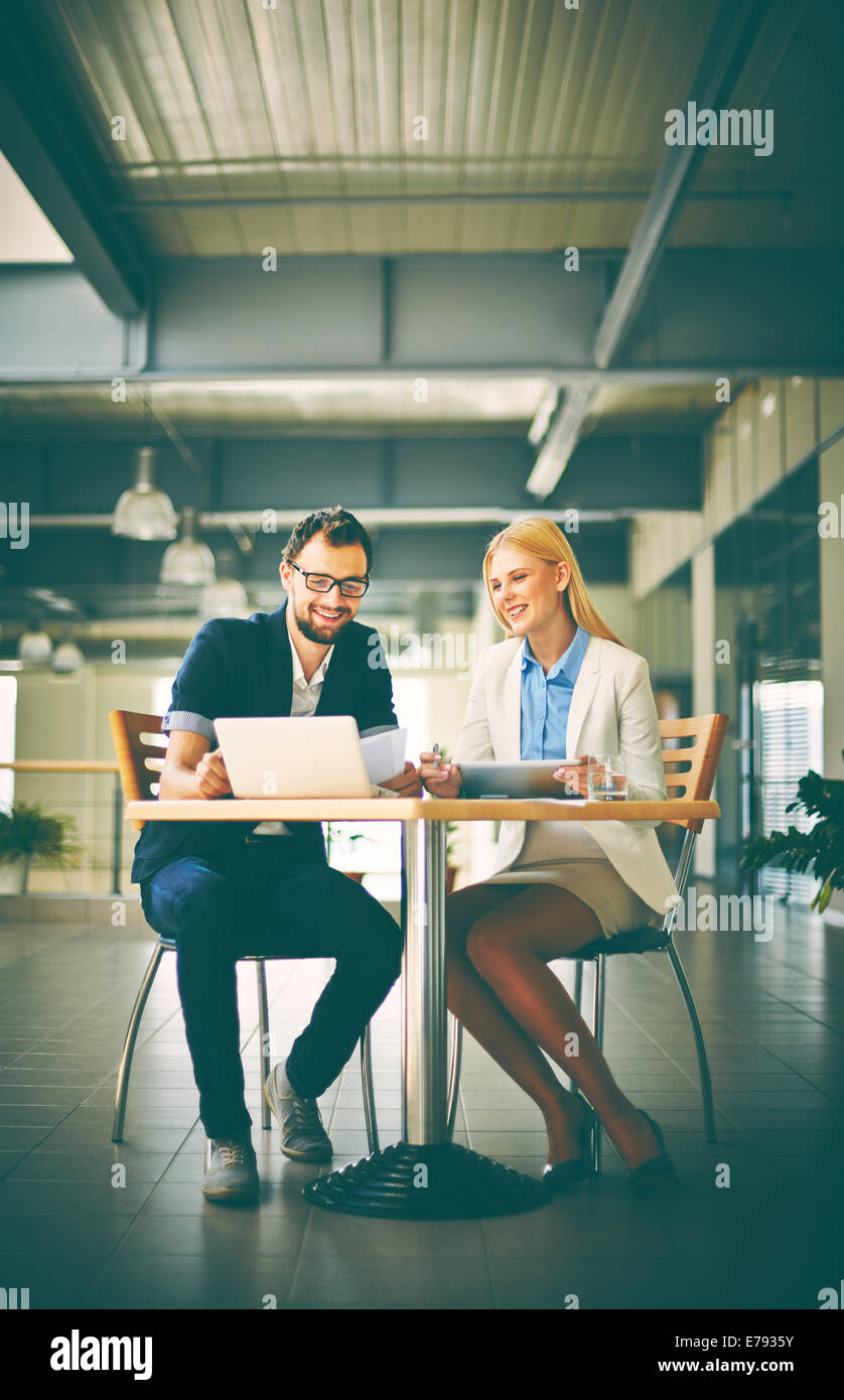 Two colleagues networking at meeting in office Stock Photo - Alamy
