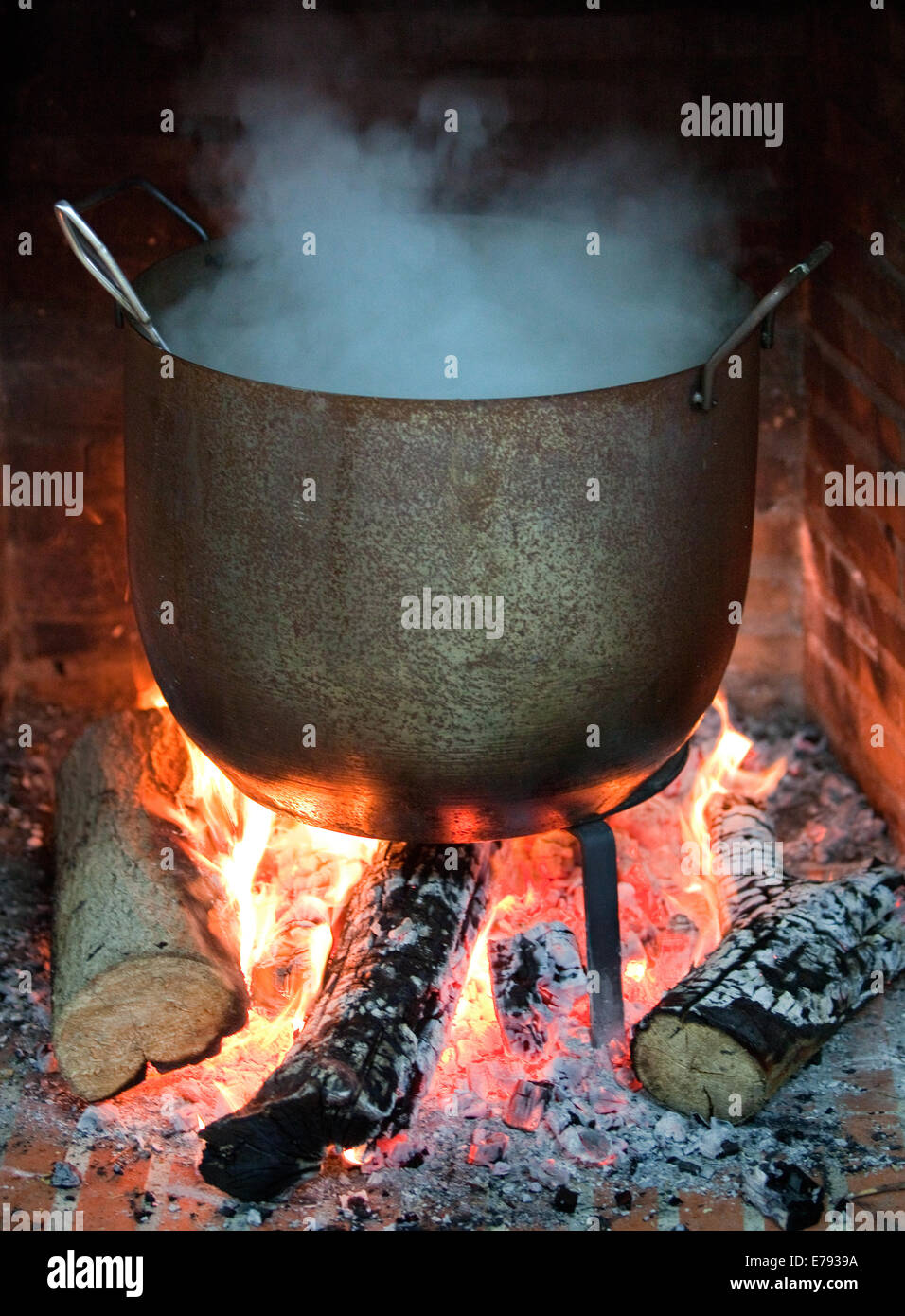 Cooking pot hell hi-res stock photography and images - Alamy