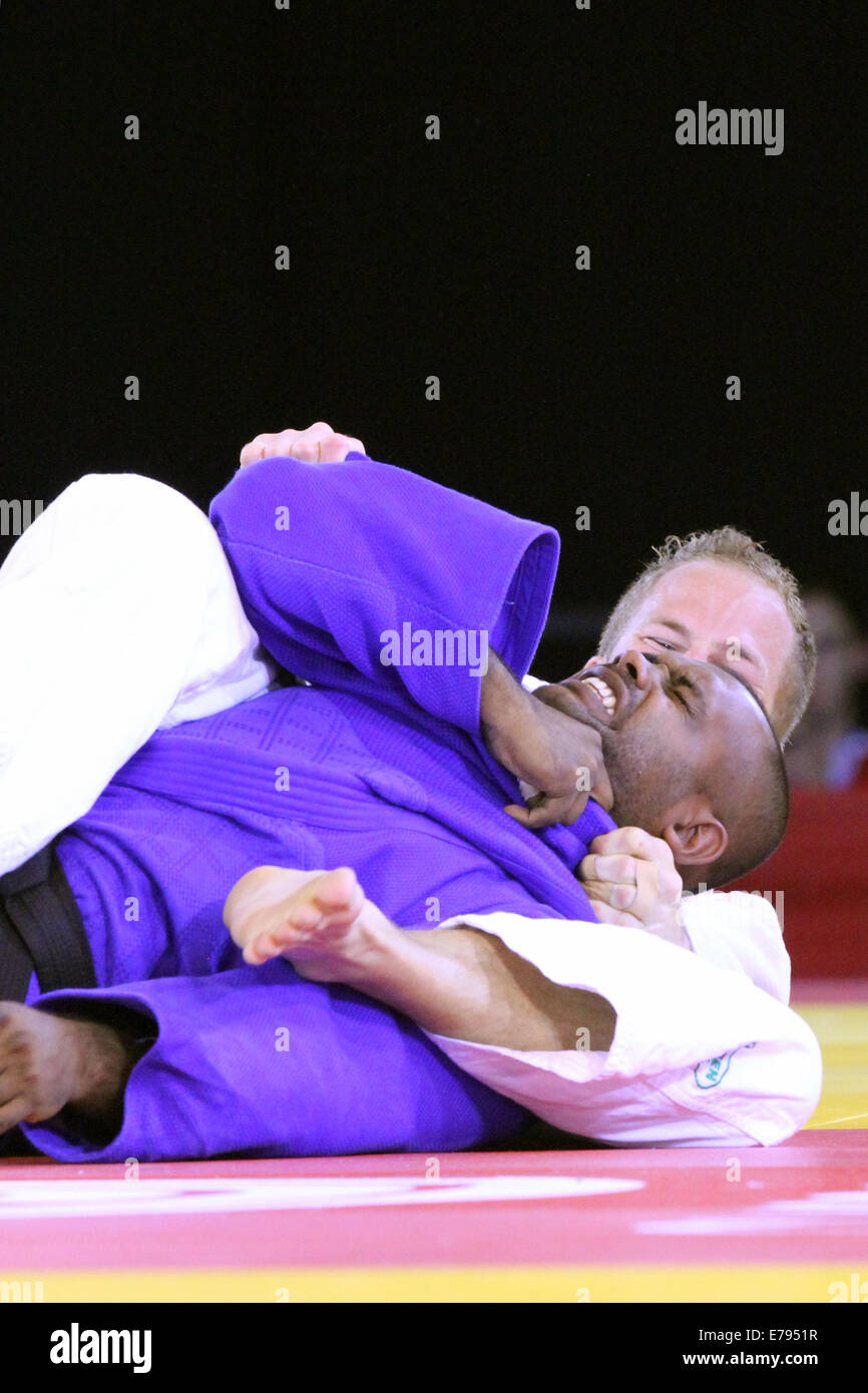 Ryan Dill-Russell of New Zealand (white) v Jeewantha Wickramage of Sri ...