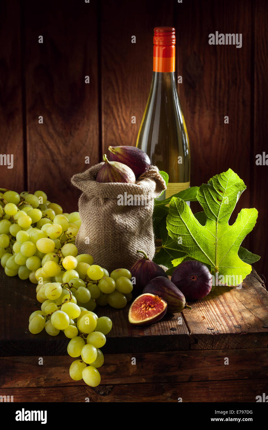 close up view of fresh figs and grape on color back Stock Photo - Alamy