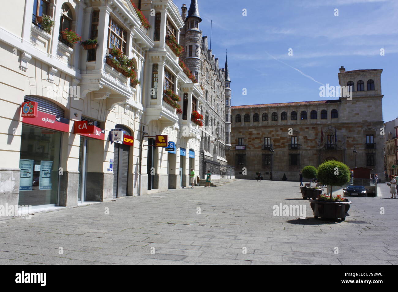 Leon street hi-res stock photography and images - Alamy