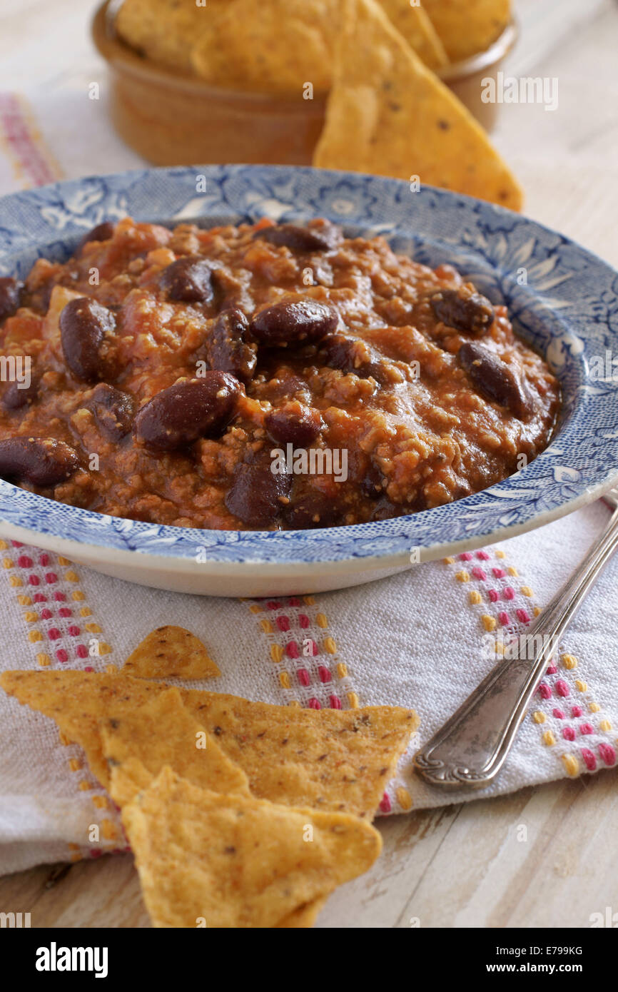 Mexican bowl tortilla chips hi-res stock photography and images - Alamy