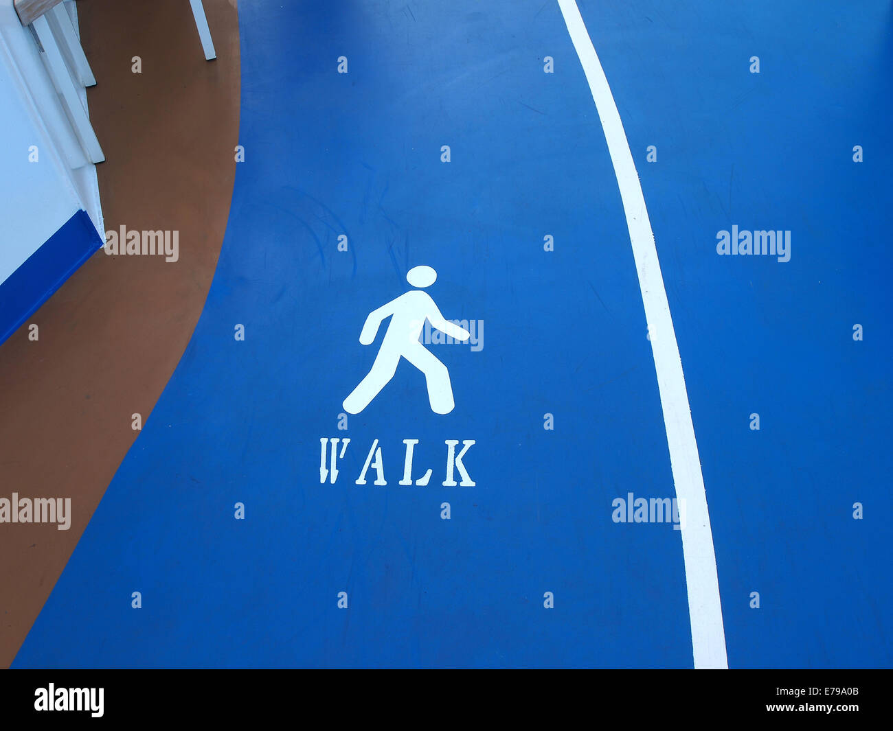 sign for run and walk tracks on the deck of cruise ship Stock Photo - Alamy