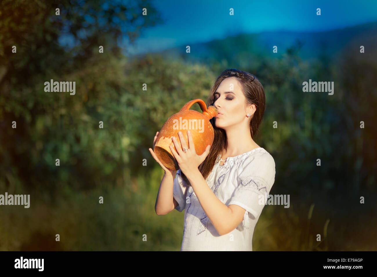 Pretty female pitcher hi-res stock photography and images - Alamy