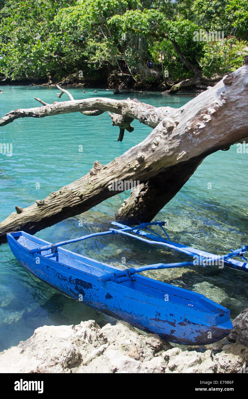 Typical Vanuatu boat - Blue Hole, Efate, Vanuatu Stock Photo - Alamy