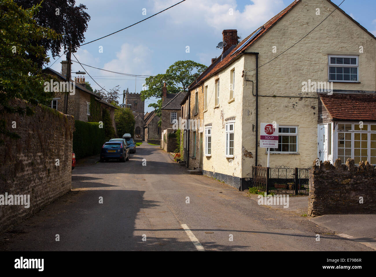 English village street scene hi-res stock photography and images - Alamy