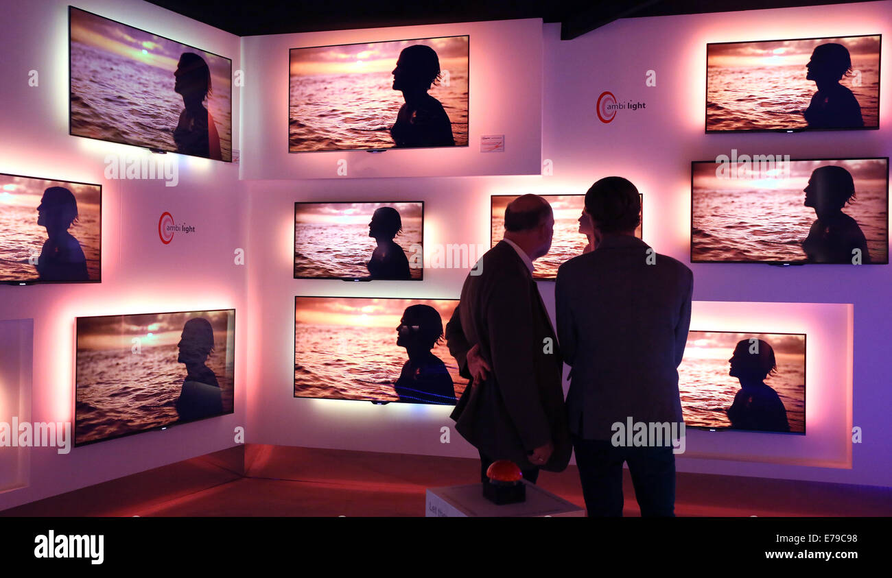 Philips tv hi-res stock photography and images - Alamy