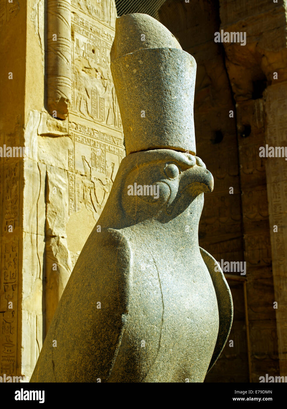 A falcon statue at the Temple of Horus in Edfu Stock Photo - Alamy