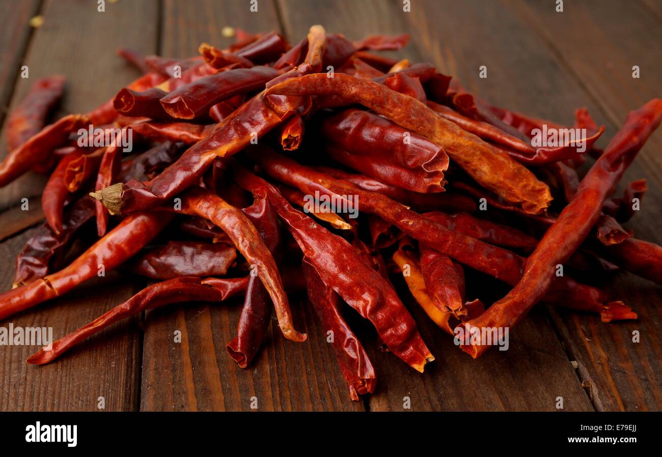 Pile of strong, red dried chili. Closeup Stock Photo - Alamy