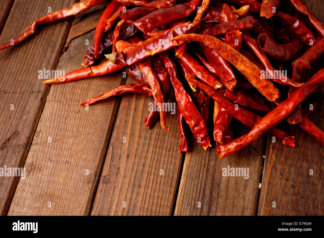 Pile of strong, red dried chili. Closeup Stock Photo - Alamy