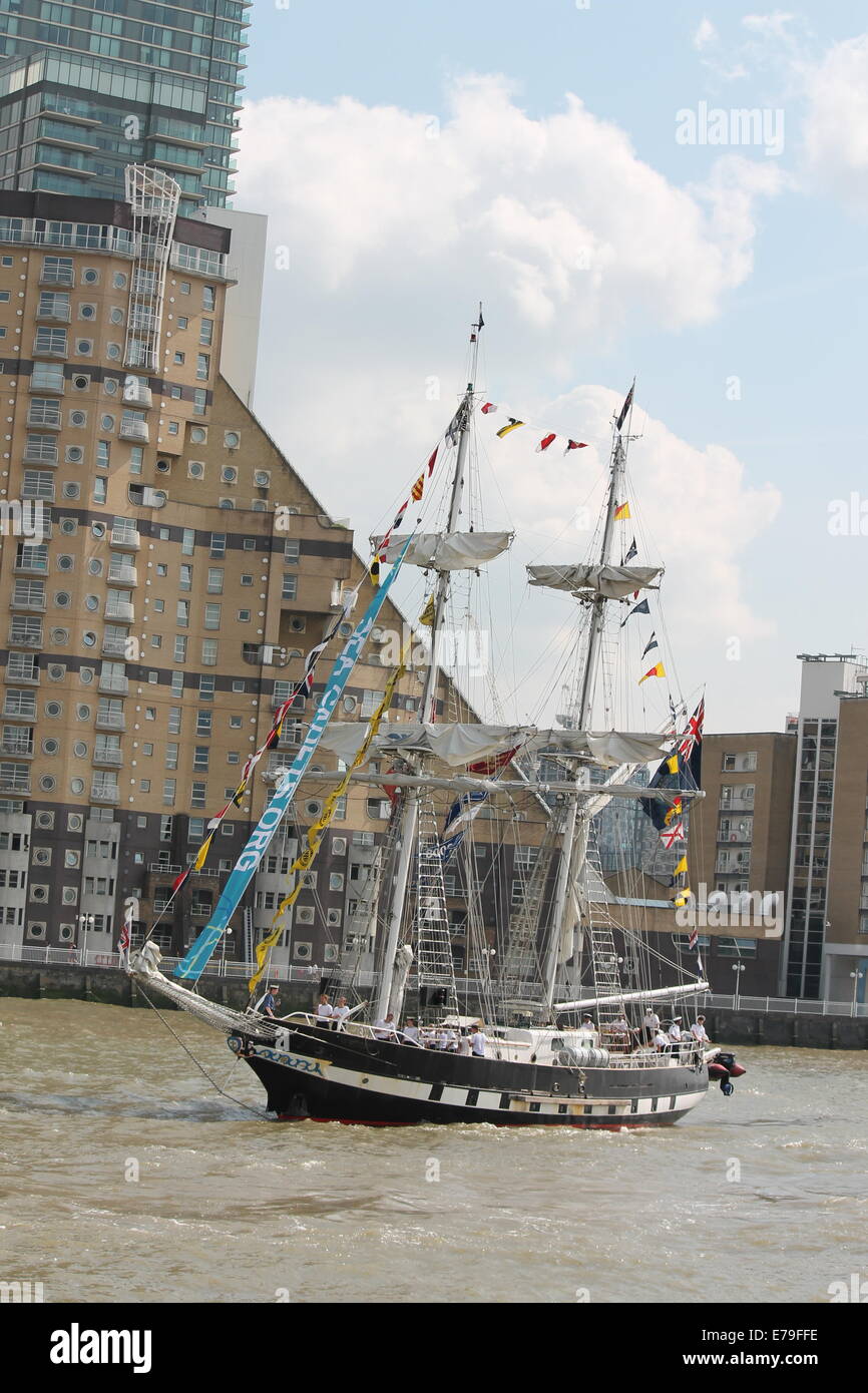 Tall Ship Regatta 2014 - Tall Ship Royalist - Parade of Sail - Sea ...