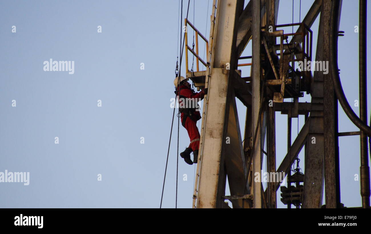 Oilrig worker hi-res stock photography and images - Alamy