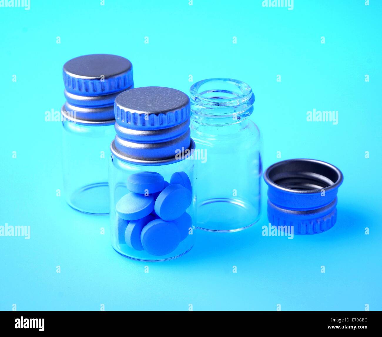 Clear blue pill hi-res stock photography and images - Alamy