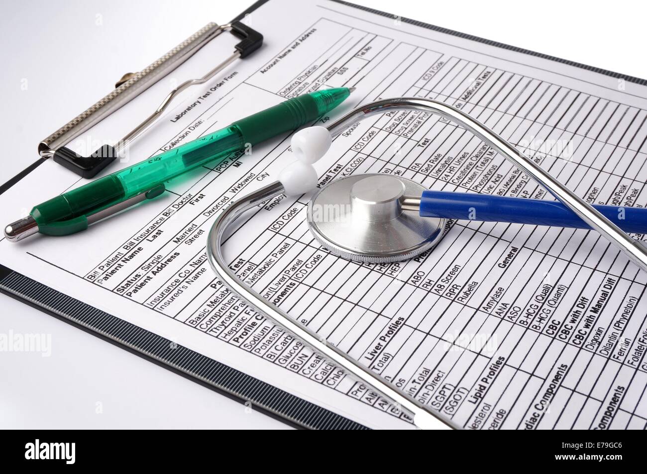 Medical chart with stethoscope and pen, ready to fill Stock Photo - Alamy