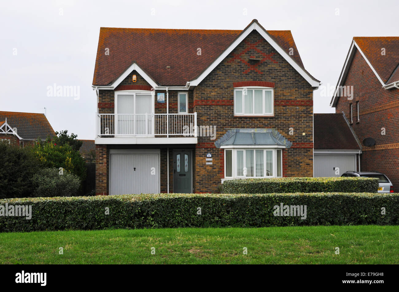 Modern beach house hi-res stock photography and images - Alamy