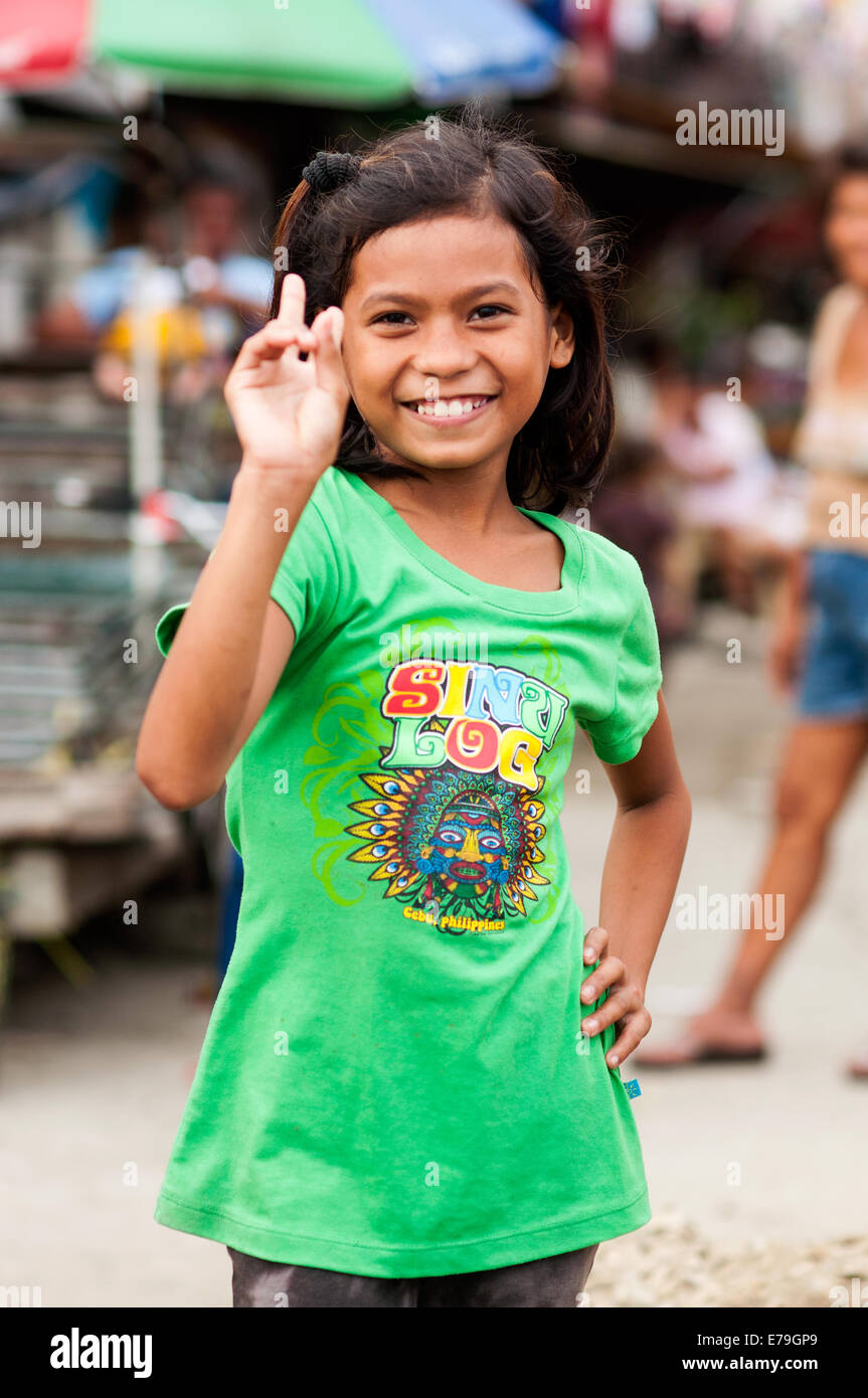 Small girl, Barangay Pasil, Cebu City, Philippines Stock Photo - Alamy