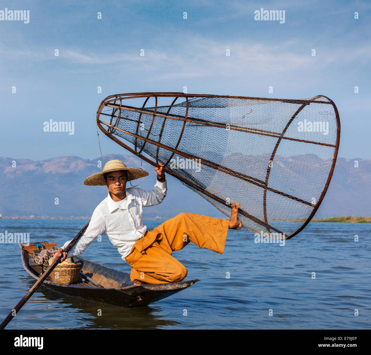Burmese fisherman at Inle lake, Myanmar Stock Photo - Alamy