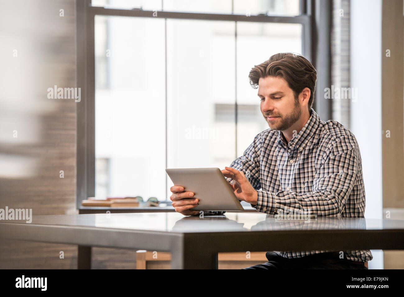 Person working on tablet hi-res stock photography and images - Alamy