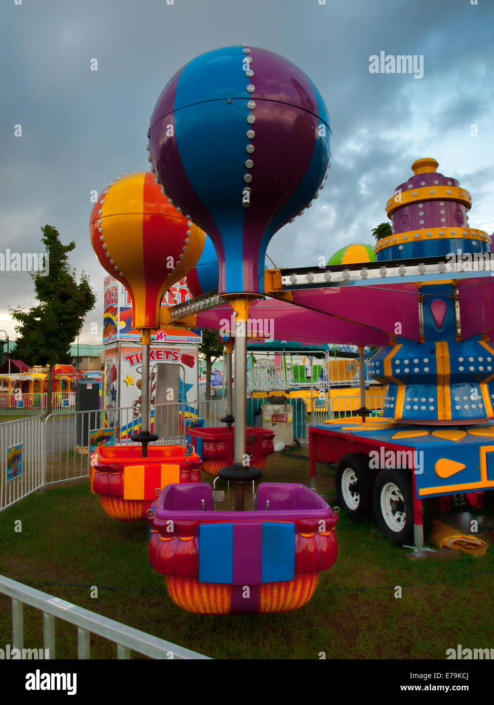 Fairground stall balloons hi-res stock photography and images - Alamy