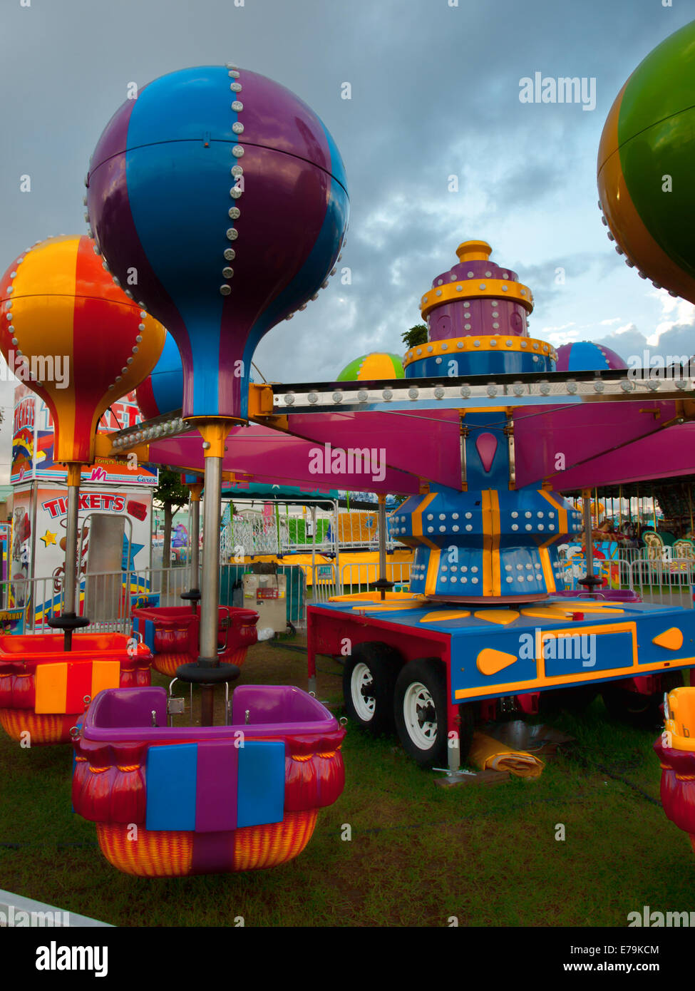 Fairground stall balloons hi-res stock photography and images - Alamy