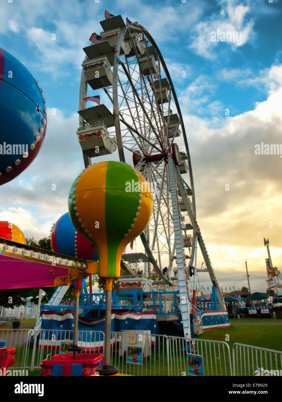 Fairground stall balloons hi-res stock photography and images - Alamy