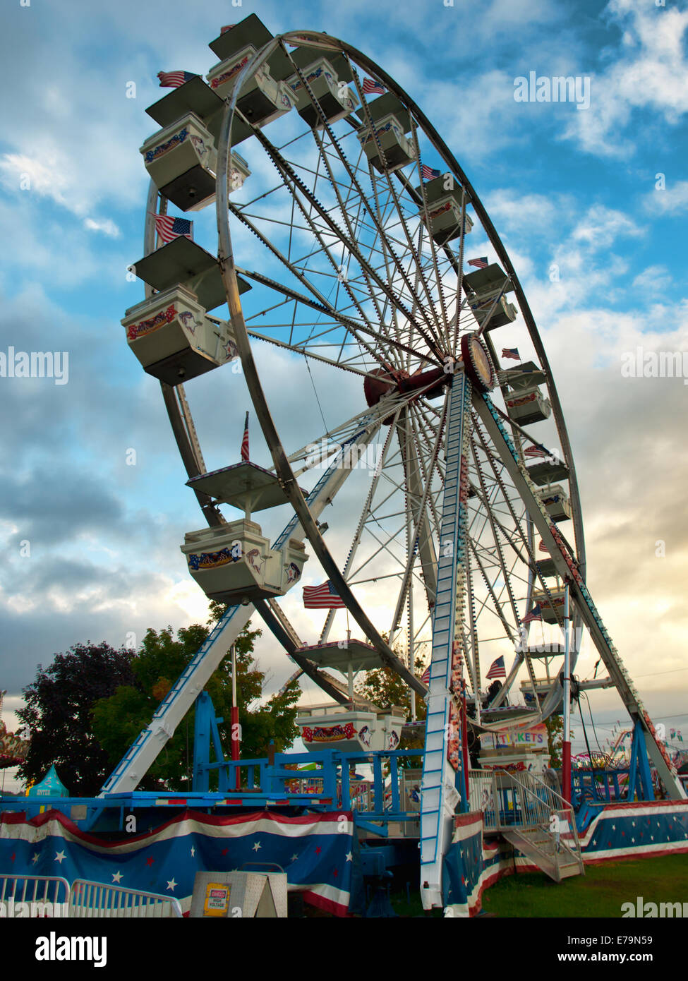 Fairgrounds rides hi-res stock photography and images - Alamy