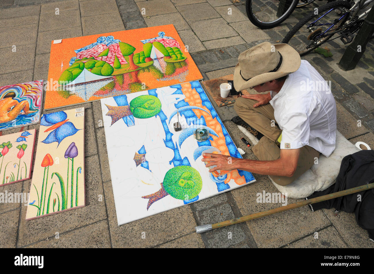 Pavement art hi-res stock photography and images - Alamy
