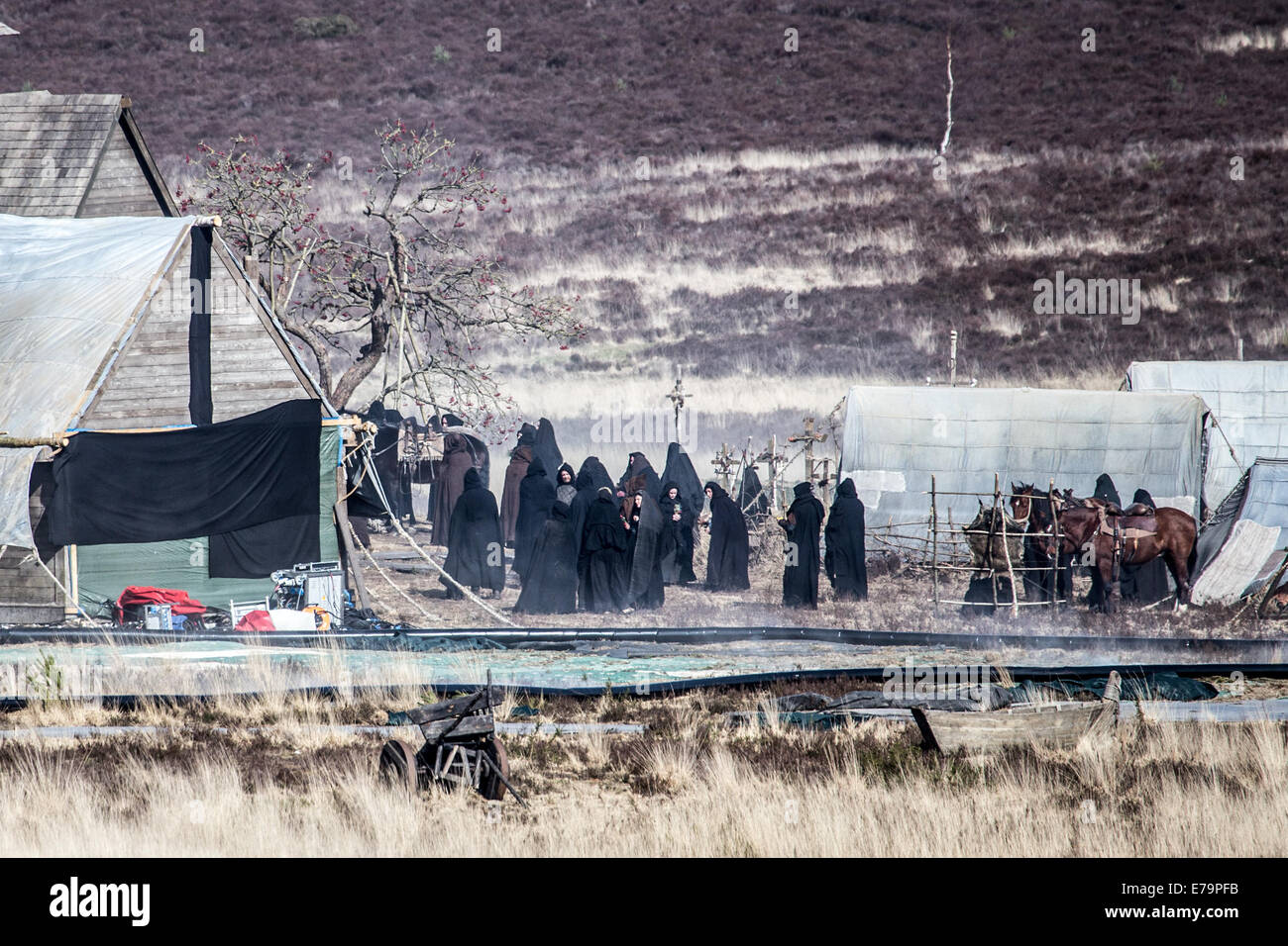 Michael Fassbender sports a cut on his head whilst filming for 'Macbeth ...