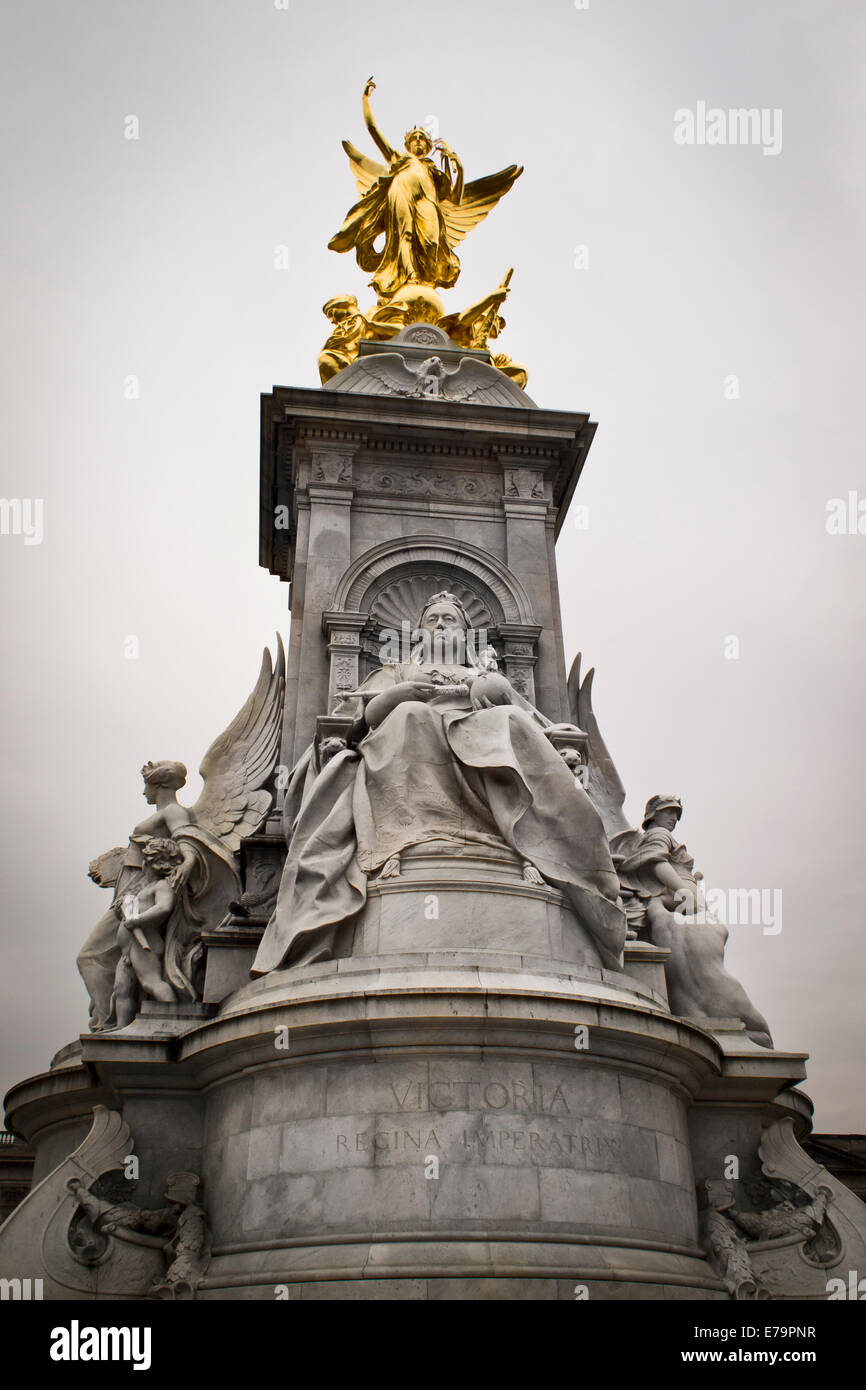 The Victoria Memorial in front of Buckingham Palace - London Stock ...