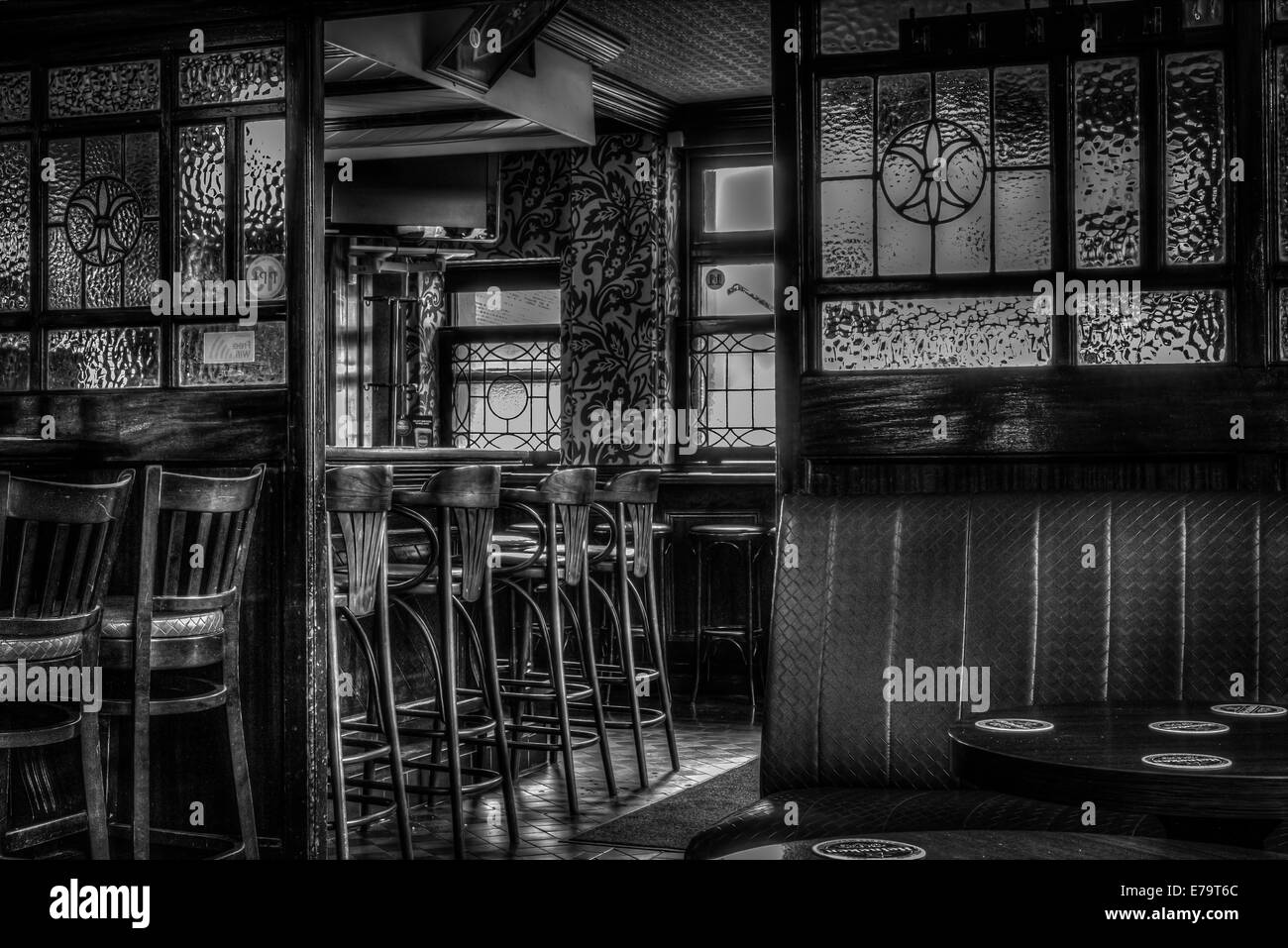 White pub hi-res stock photography and images - Alamy