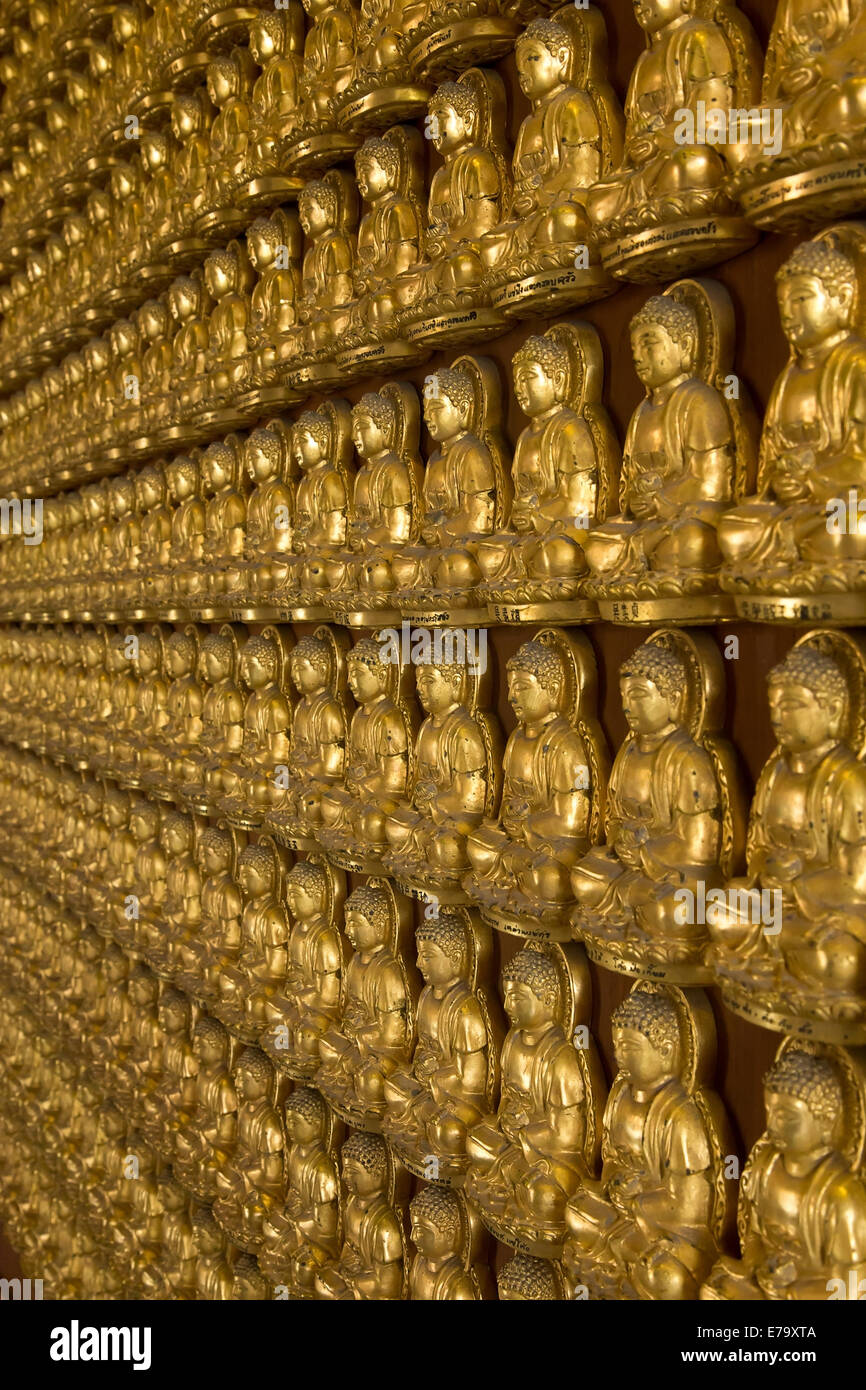 Line golden buddha statues hi-res stock photography and images - Alamy