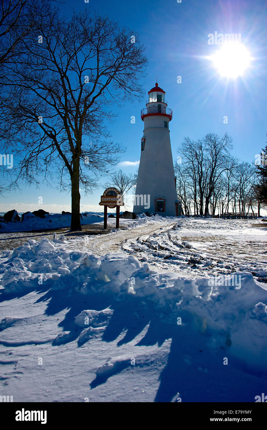 morning sunrise behind Marblehead Lighthouse on a winter day Stock ...